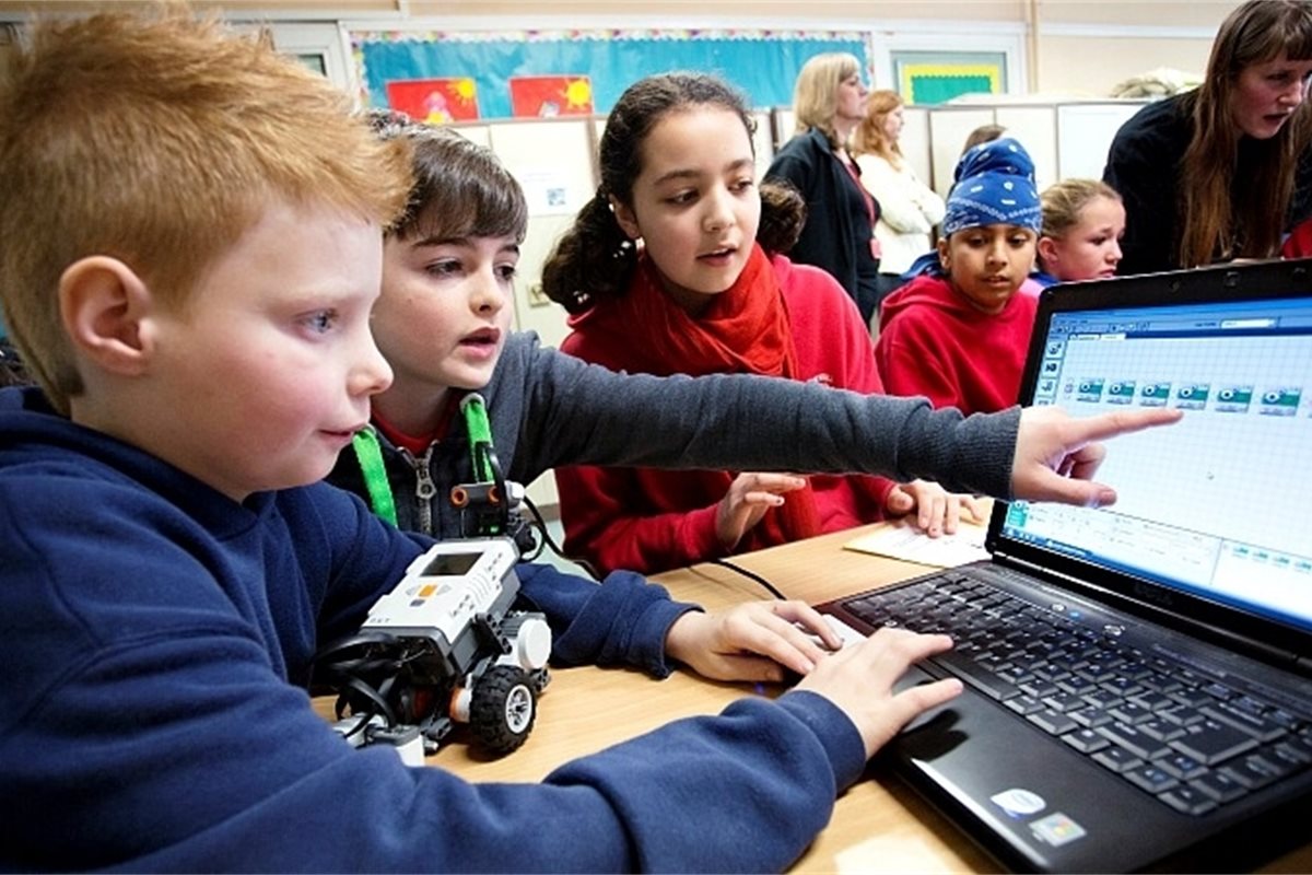 Holyrood | Digital projects that get children into technology awarded £ ...